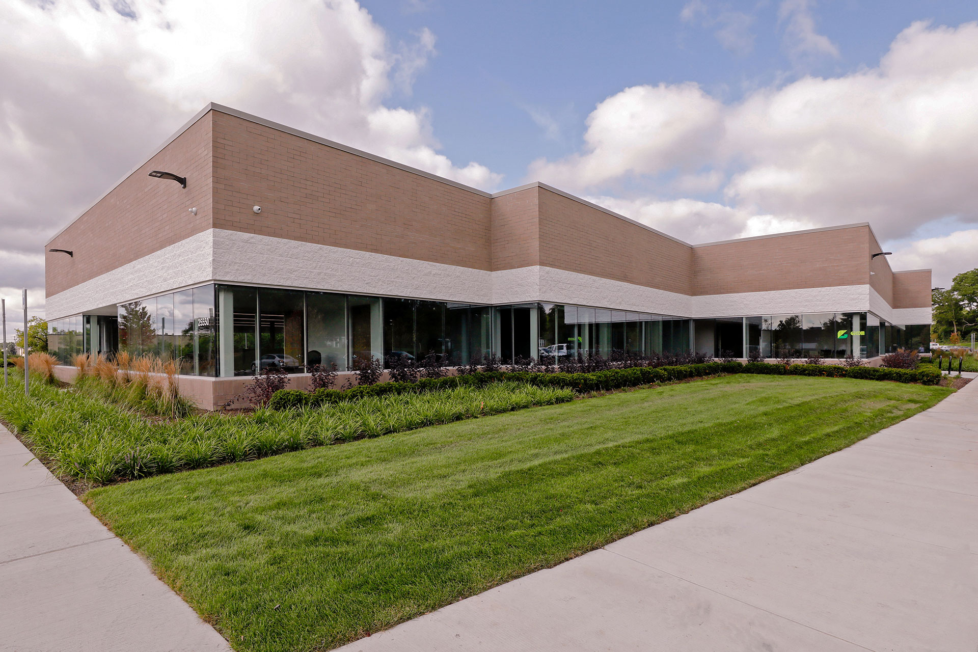 Novi Technology Center | Hillside Investments